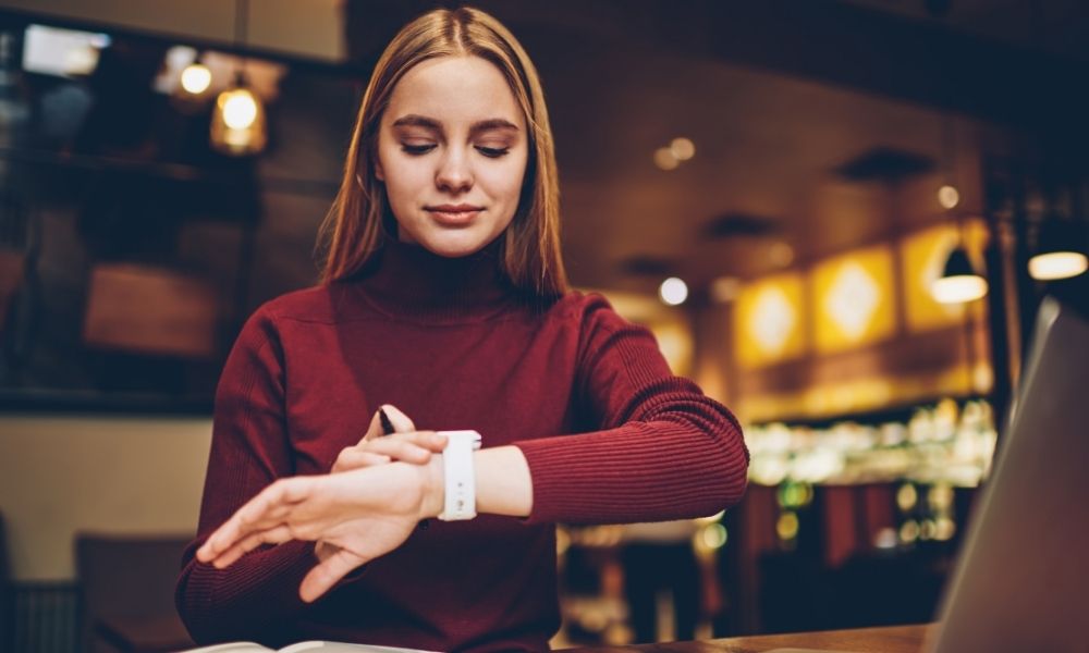 All You Need To Know About Smartwatch Service Plans – The Angel Watch ...