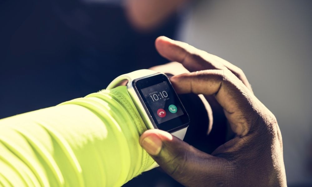 4 Safety Features That All Smartwatches Should Have – The Angel Watch ...