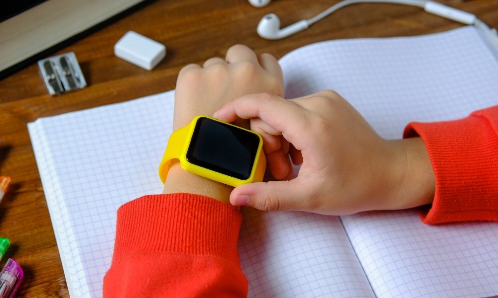 Reasons You Should Buy a Smartwatch for Your Child – The Angel Watch ...